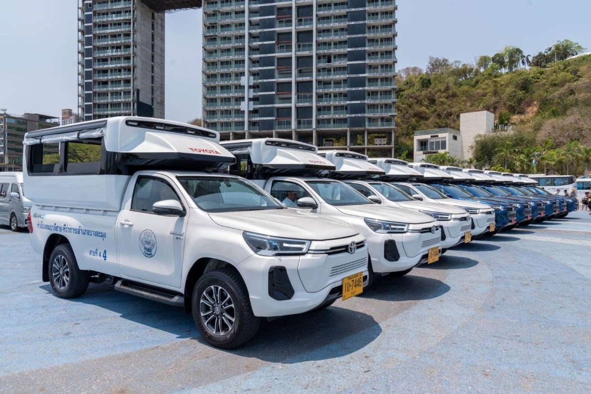 โตโยต้า ส่งมอบรถกระบะไฟฟ้ารูปแบบรถสองแถว ทดลองให้บริการในพัทยา - Autoliketv